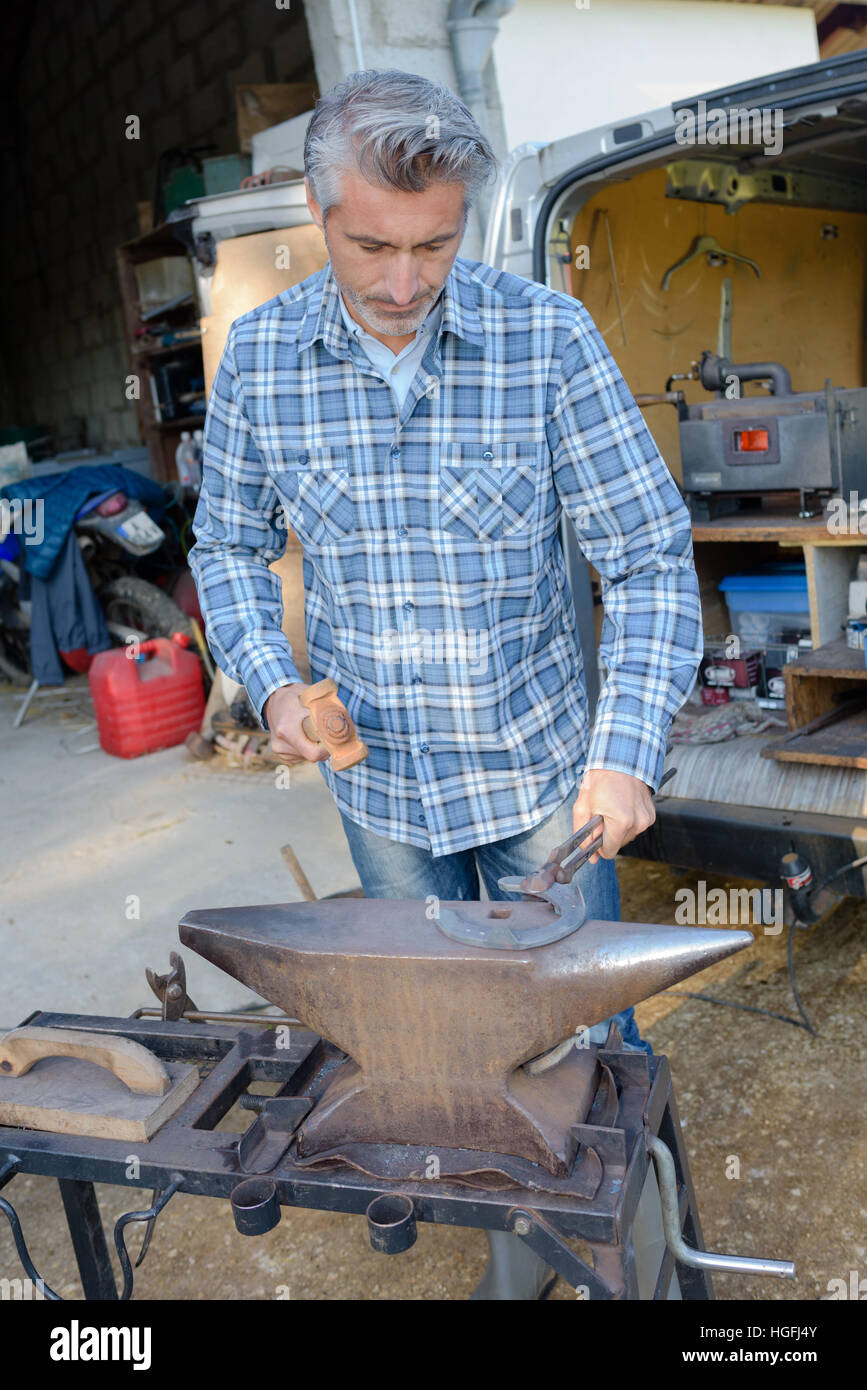 Farrier using anvil Stock Photo - Alamy