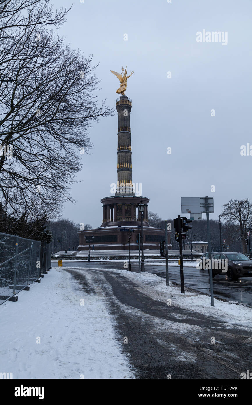 View at victory column in Berlin in winter Stock Photo - Alamy