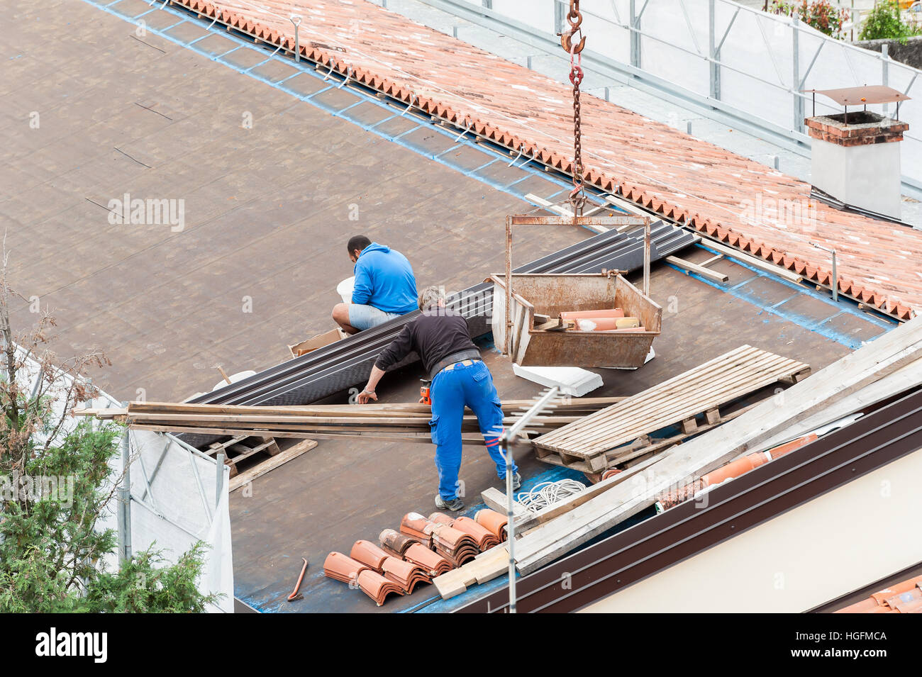 Construction roof hi-res stock photography and images - Alamy