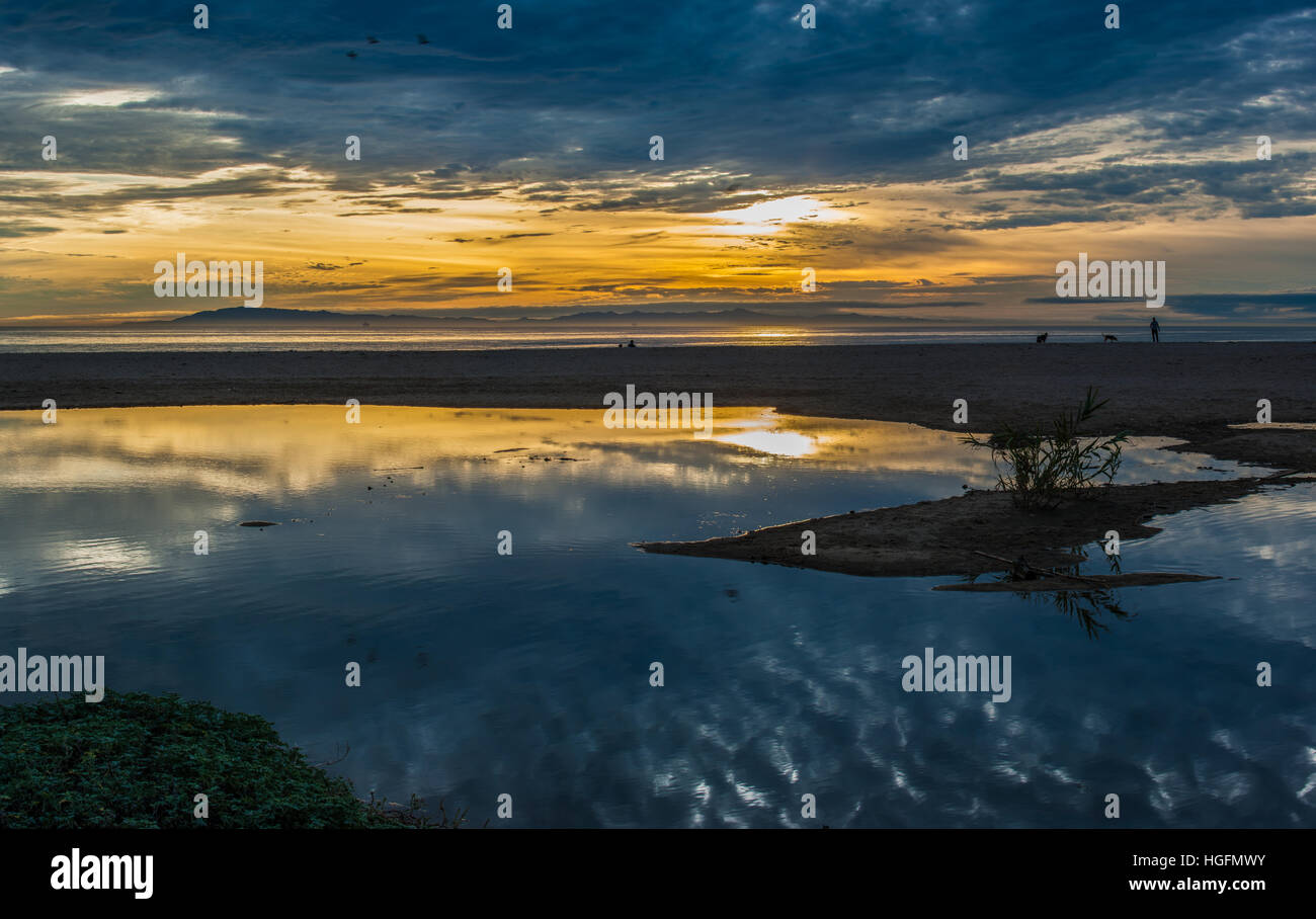 Reflective ocean hi-res stock photography and images - Alamy