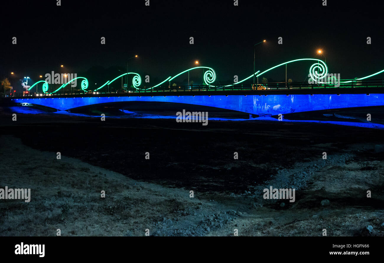 Bozorgmehr Bridge over dried Zayanderud river in Isfahan, capital of ...