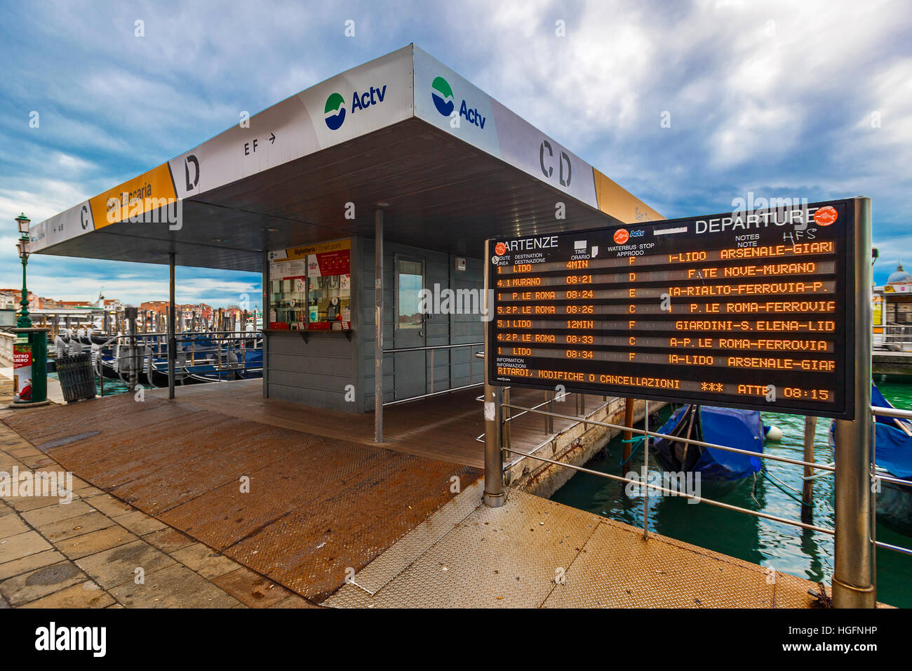 Stazione dei vaporetti hi-res stock photography and images - Alamy