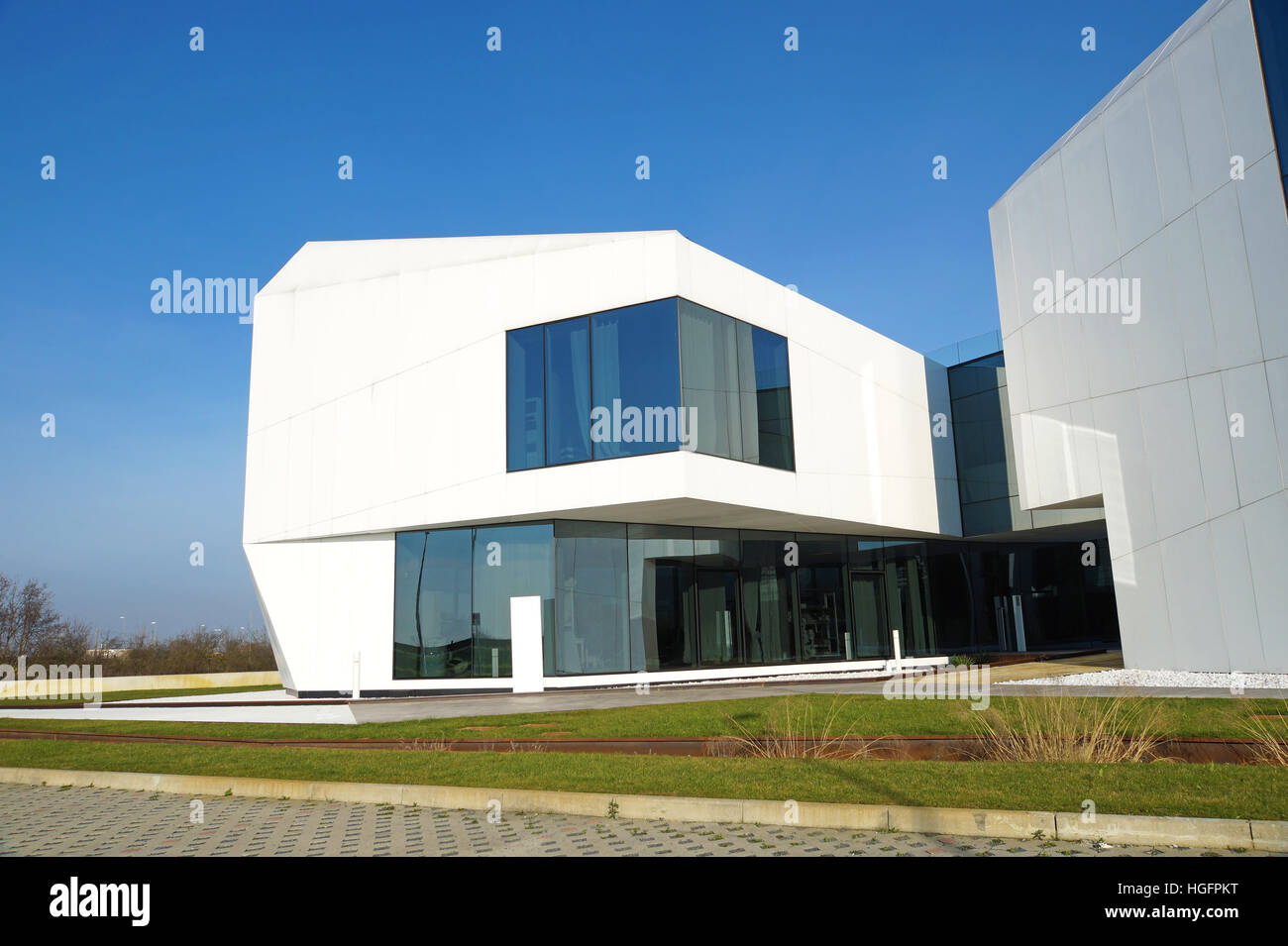 modern building. Architects increasingly thicker build buildings ...