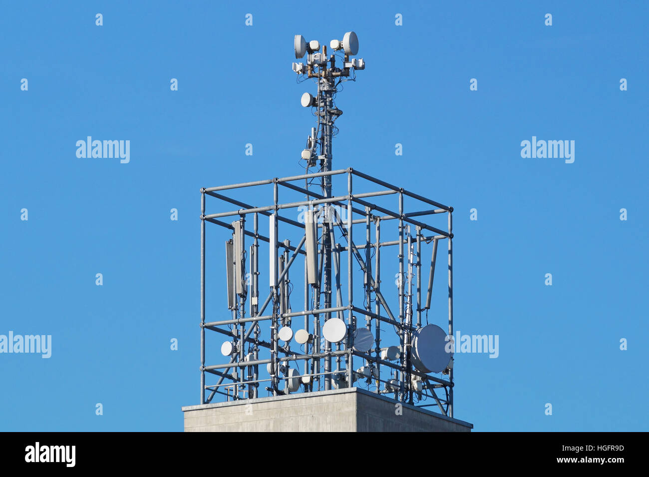 Cellular antennas rooftop hi-res stock photography and images - Alamy