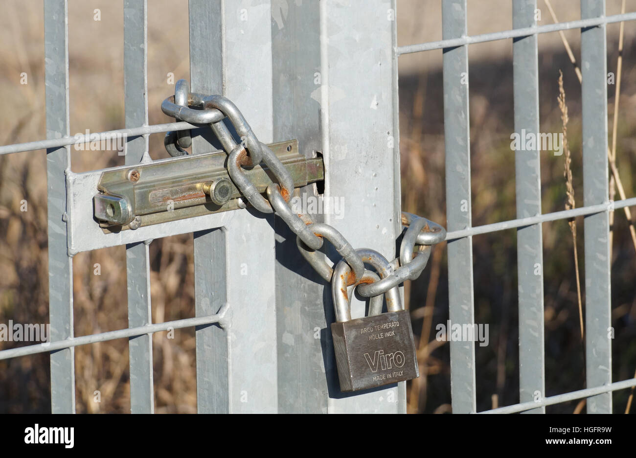 Metal lock on gate hi-res stock photography and images - Alamy