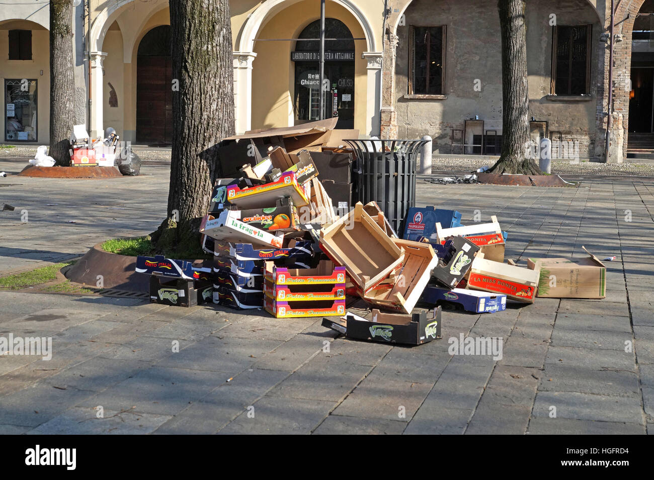 Pile of rubbish refuse trash hi-res stock photography and images - Alamy