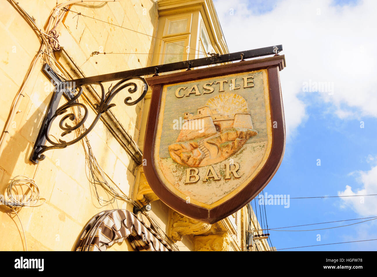 Victoria pub signs hi-res stock photography and images - Alamy