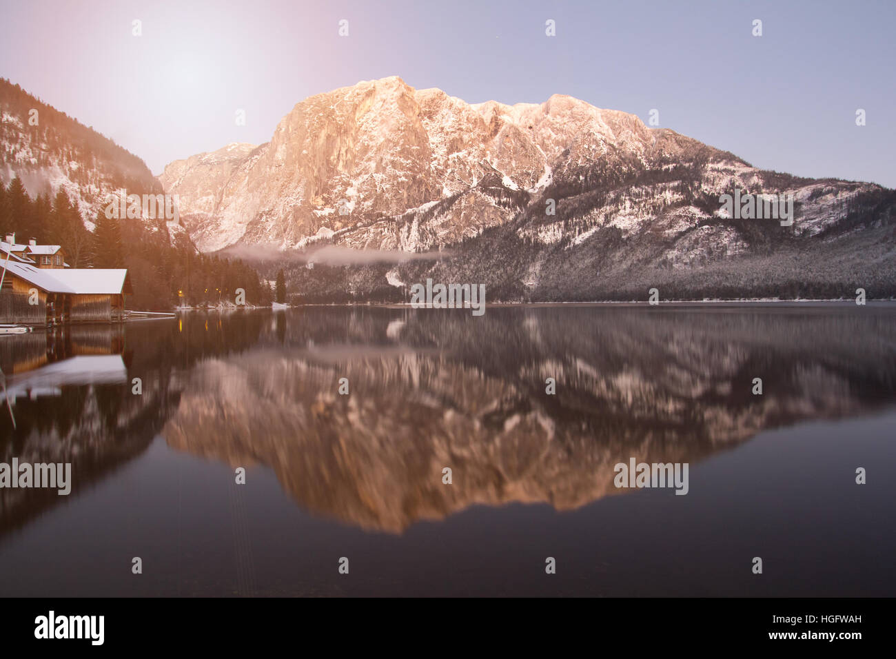 Mountain sunset lake reflection hi-res stock photography and images - Alamy