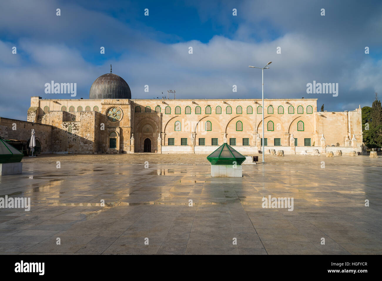 Mosque on the mound hi-res stock photography and images - Alamy