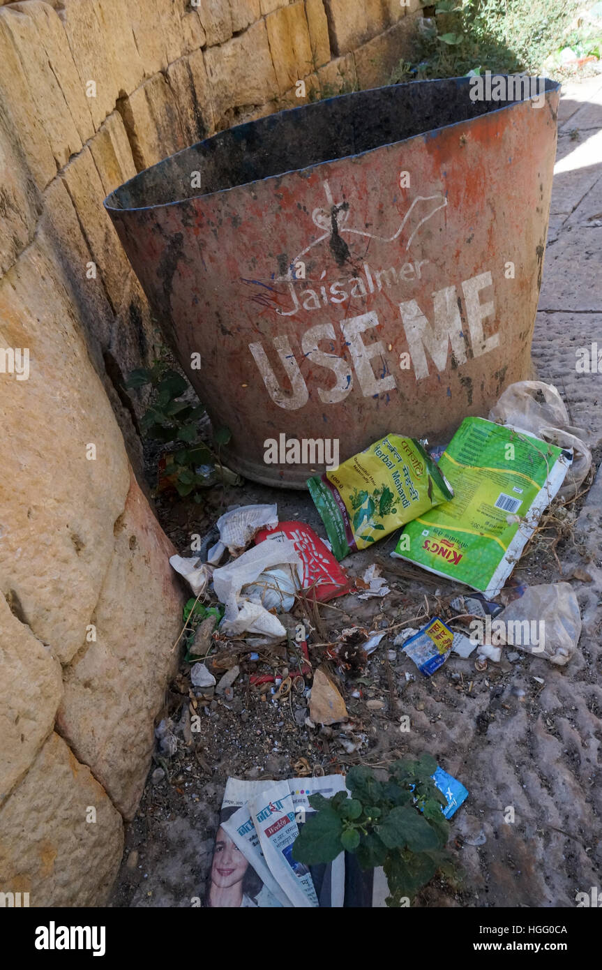 'Use me" bin and rubbish in Jaiselmer fort, India Stock Photo - Alamy