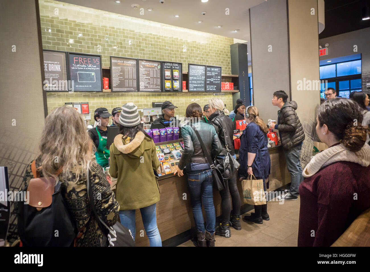 Busy Starbucks during the Starbucks Cheer promotional event in New York ...