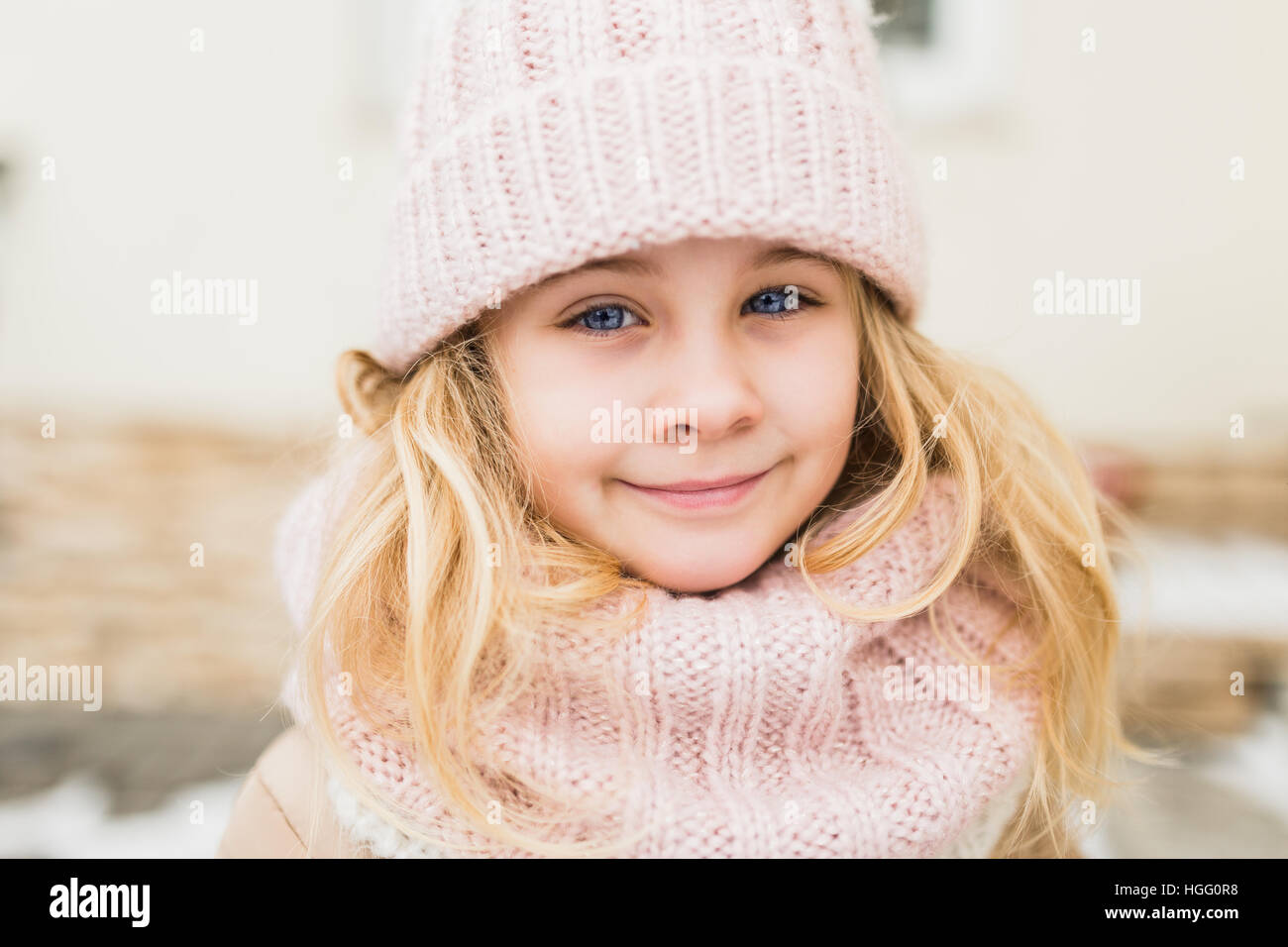 Girl and hat winter hi-res stock photography and images - Alamy