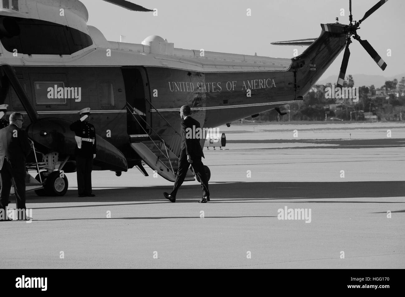 President Barack Obama arrives and walks to Marine One, nighthawk at ...