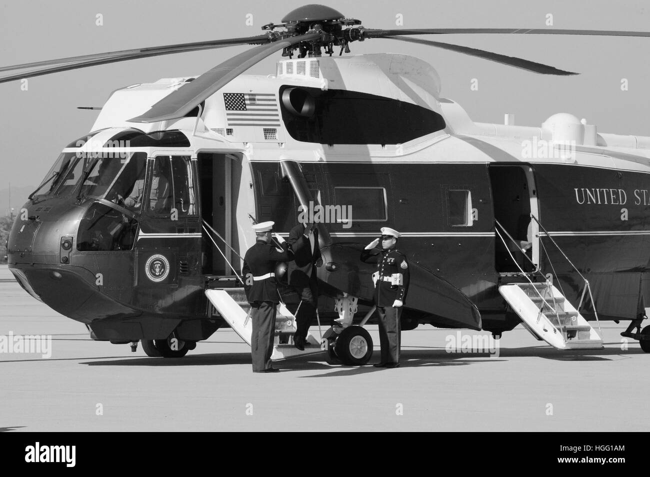 President Barack Obama salutes as he exits Marine One "blackhawk" at ...