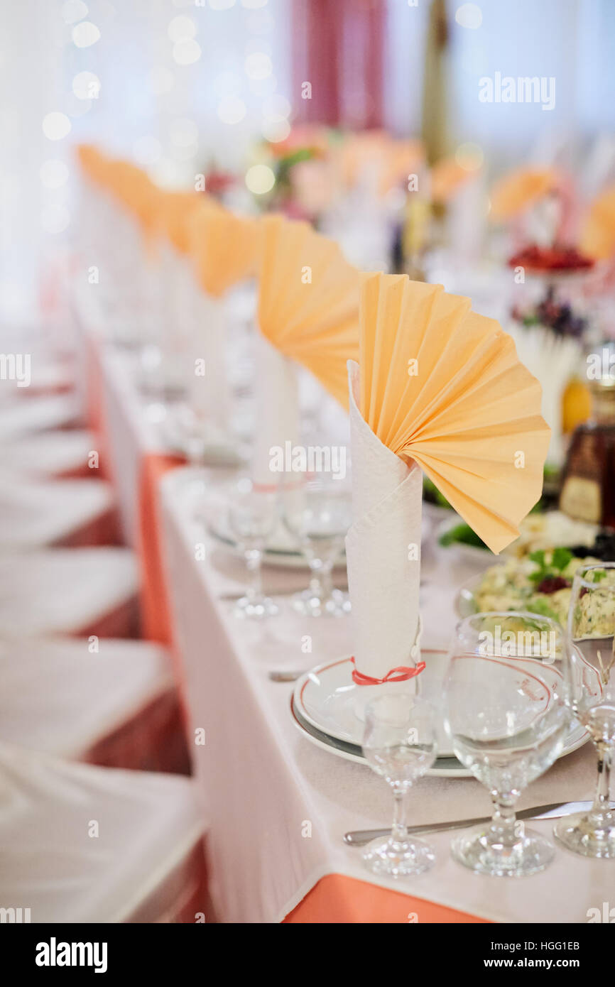Banquet wedding table setting on evening reception Stock Photo - Alamy