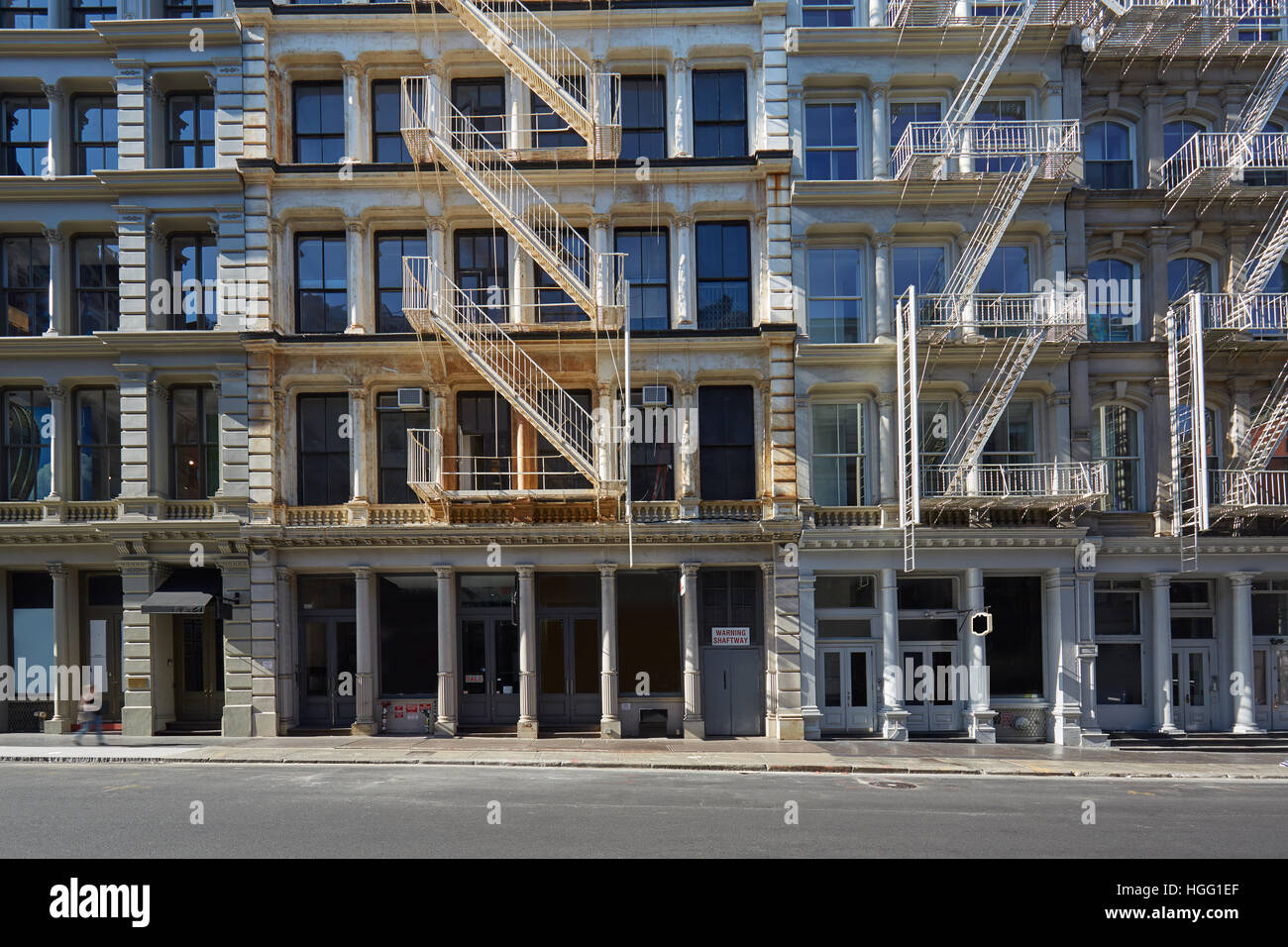 Empty new york street hi-res stock photography and images - Alamy