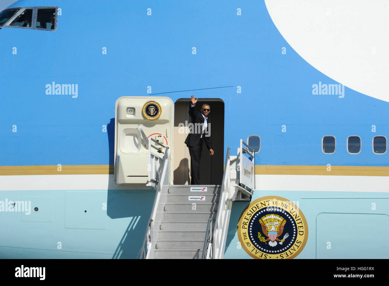 Barack Obama Waves High Resolution Stock Photography and Images - Alamy