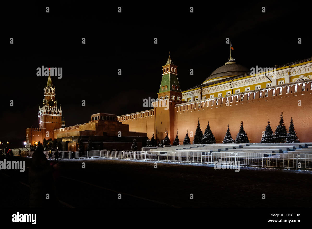 Night view of the lenin mausoleum hi-res stock photography and images ...