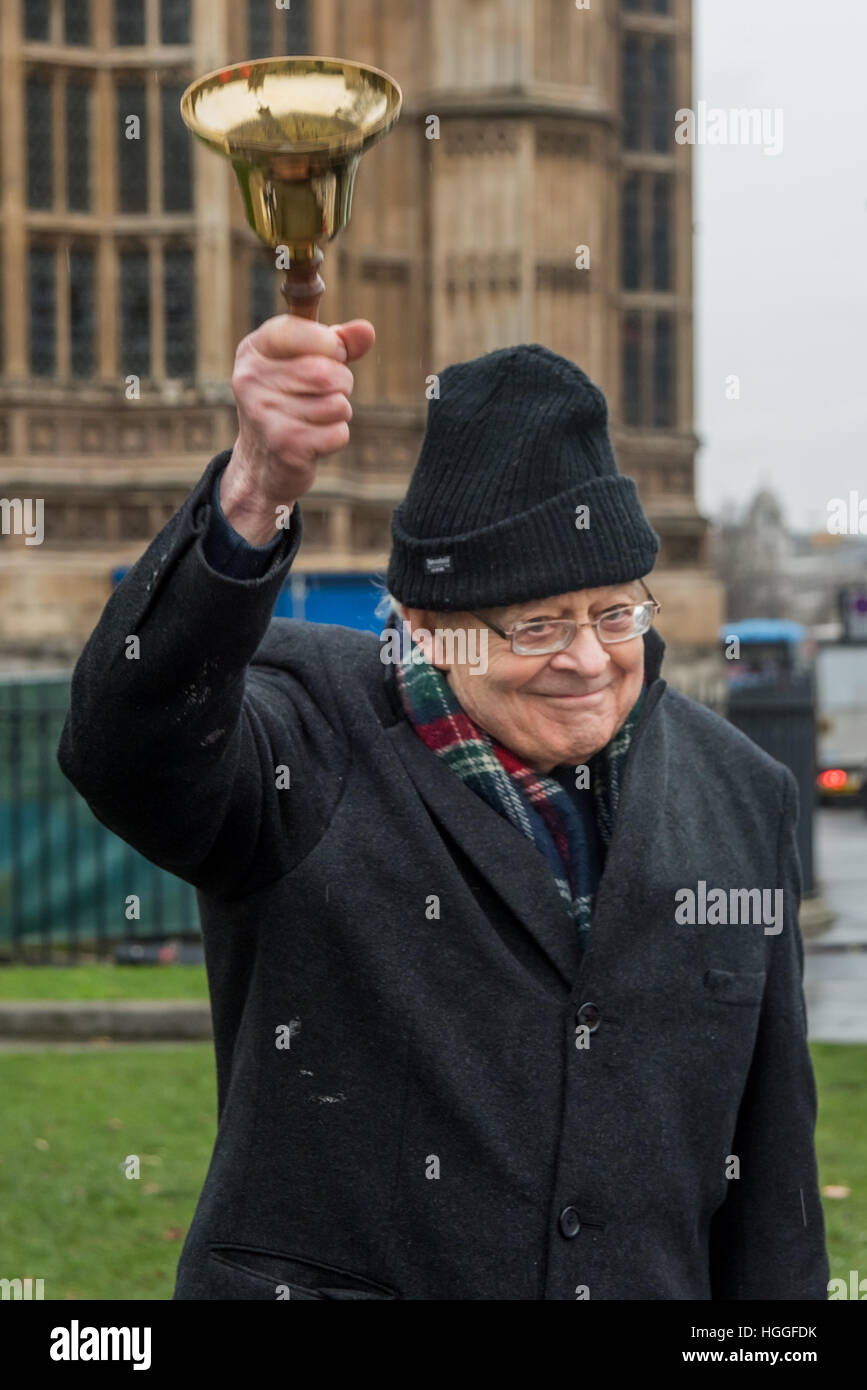 Rev paul nicolson hi-res stock photography and images - Alamy