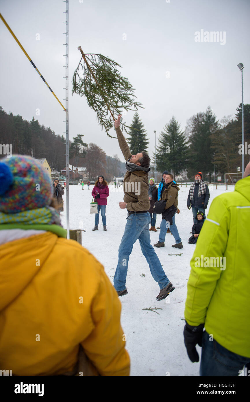 Weidenthal, Germany. 8th Jan, 2017. A participant throws a Christmas ...