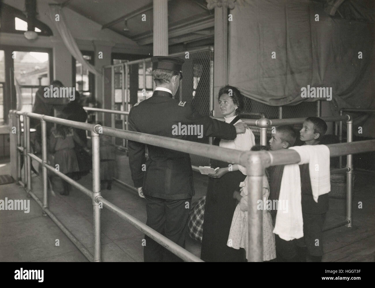 Ellis island immigrants hi-res stock photography and images - Alamy