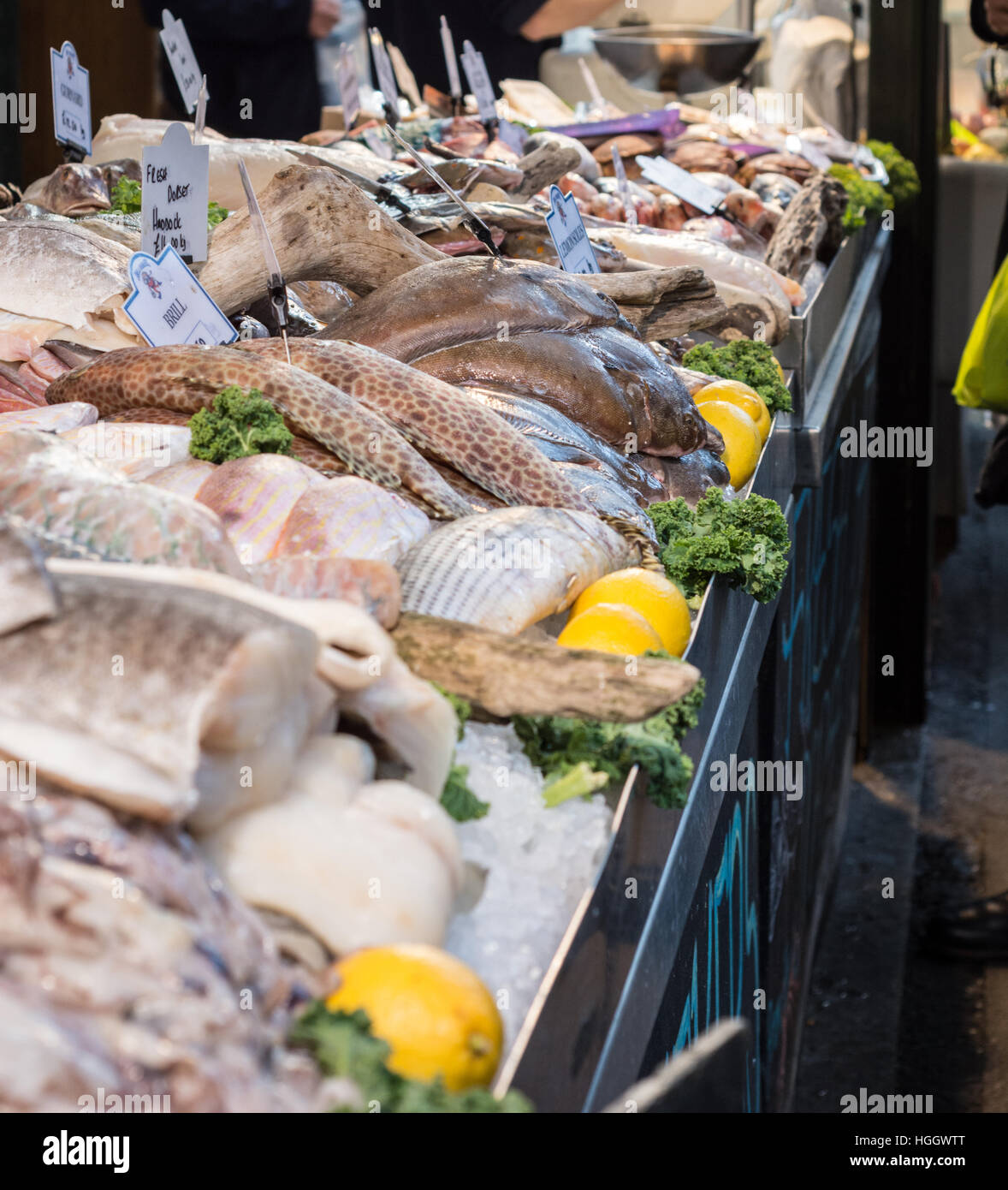 Wet Fish market Stock Photo - Alamy