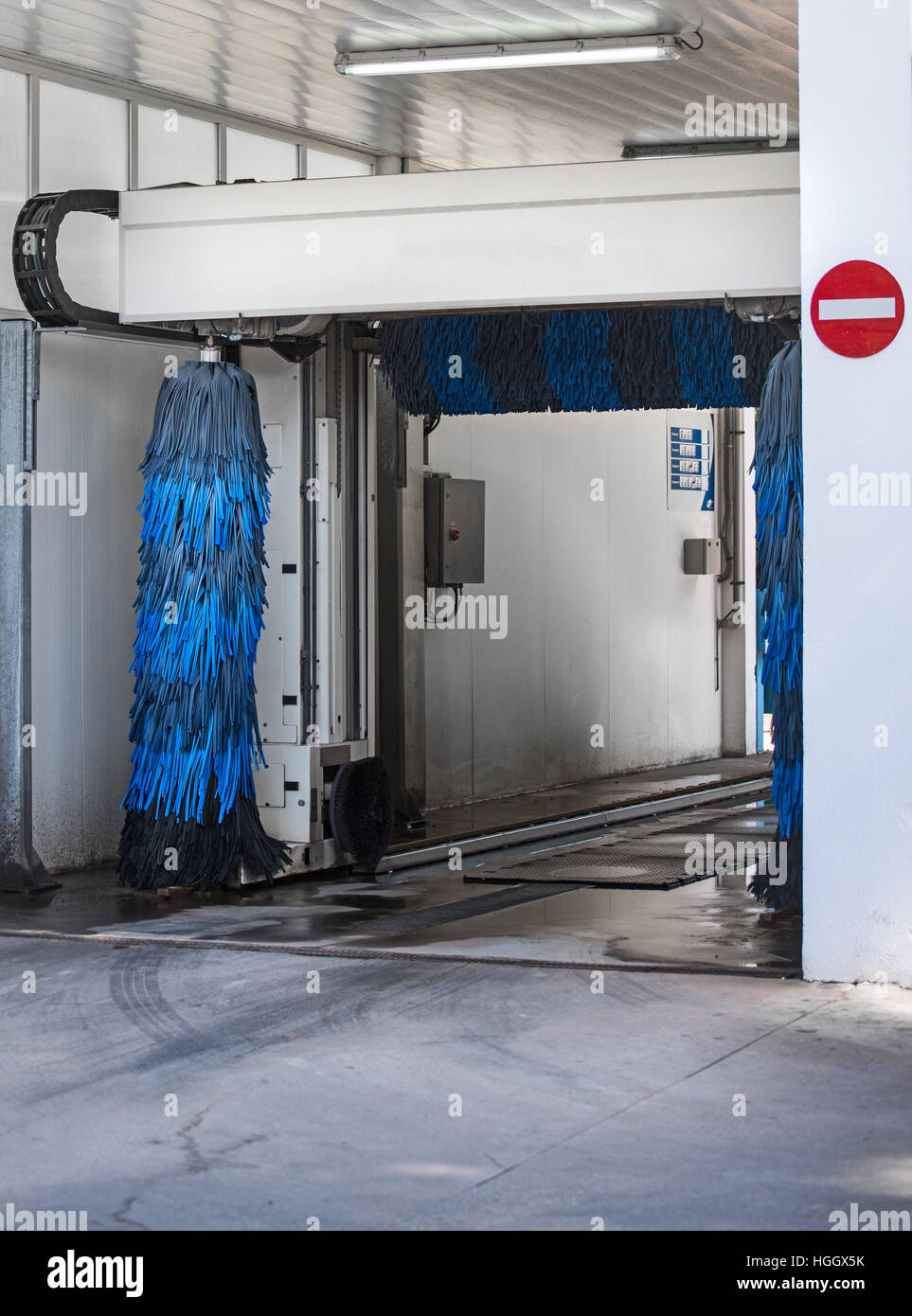 Modern vehicle wash hi-res stock photography and images - Alamy