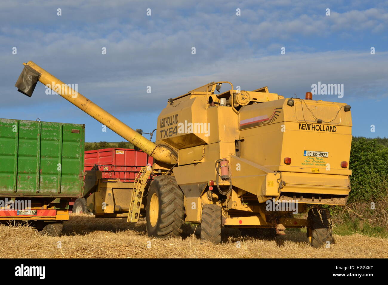 NewHolland combine harvest barley Stock Photo - Alamy