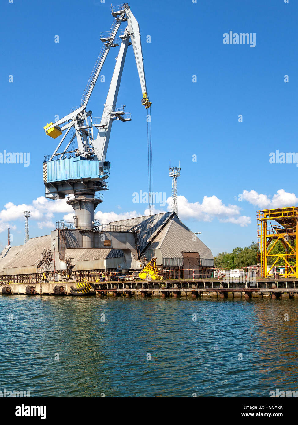 River harbor port crane hi-res stock photography and images - Alamy