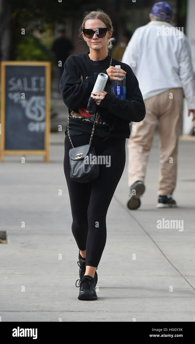 Ashlee Simpson finishes a long workout at Tracey Anderson Featuring ...