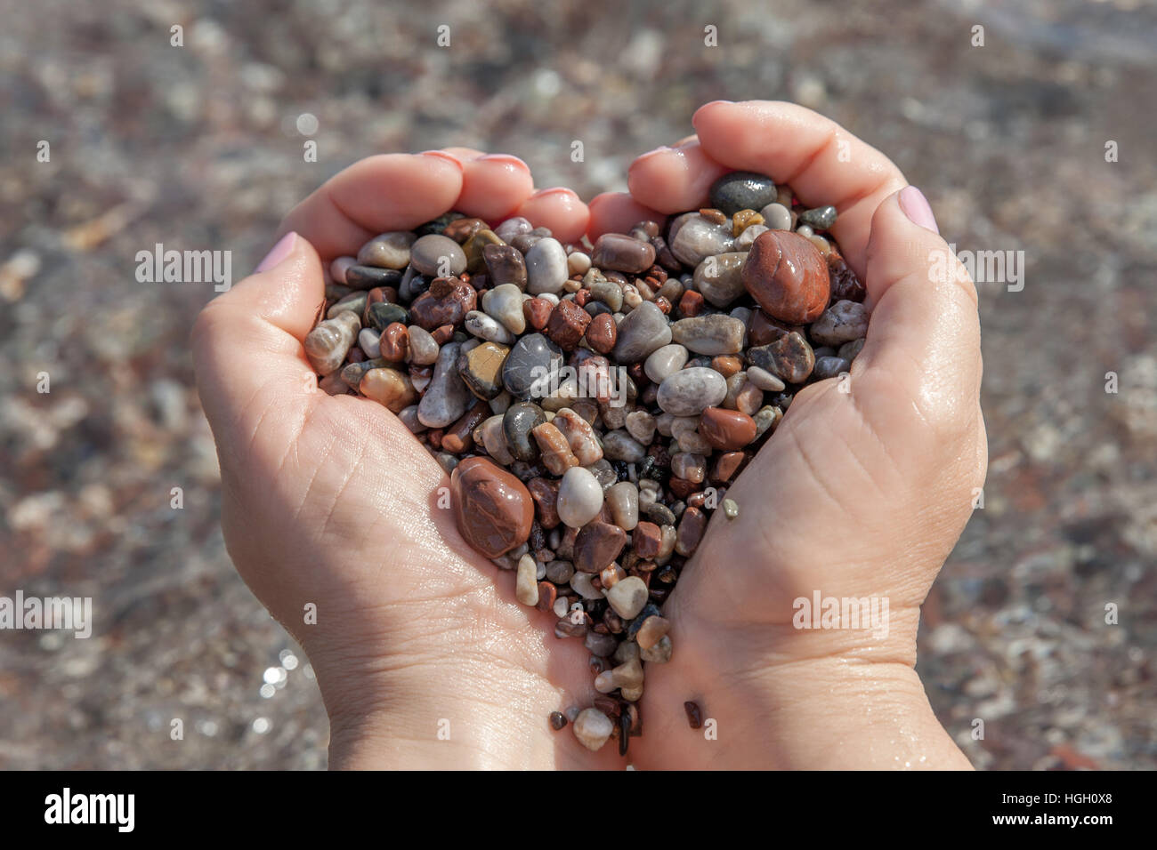 Hand holding heart stone hi-res stock photography and images - Alamy