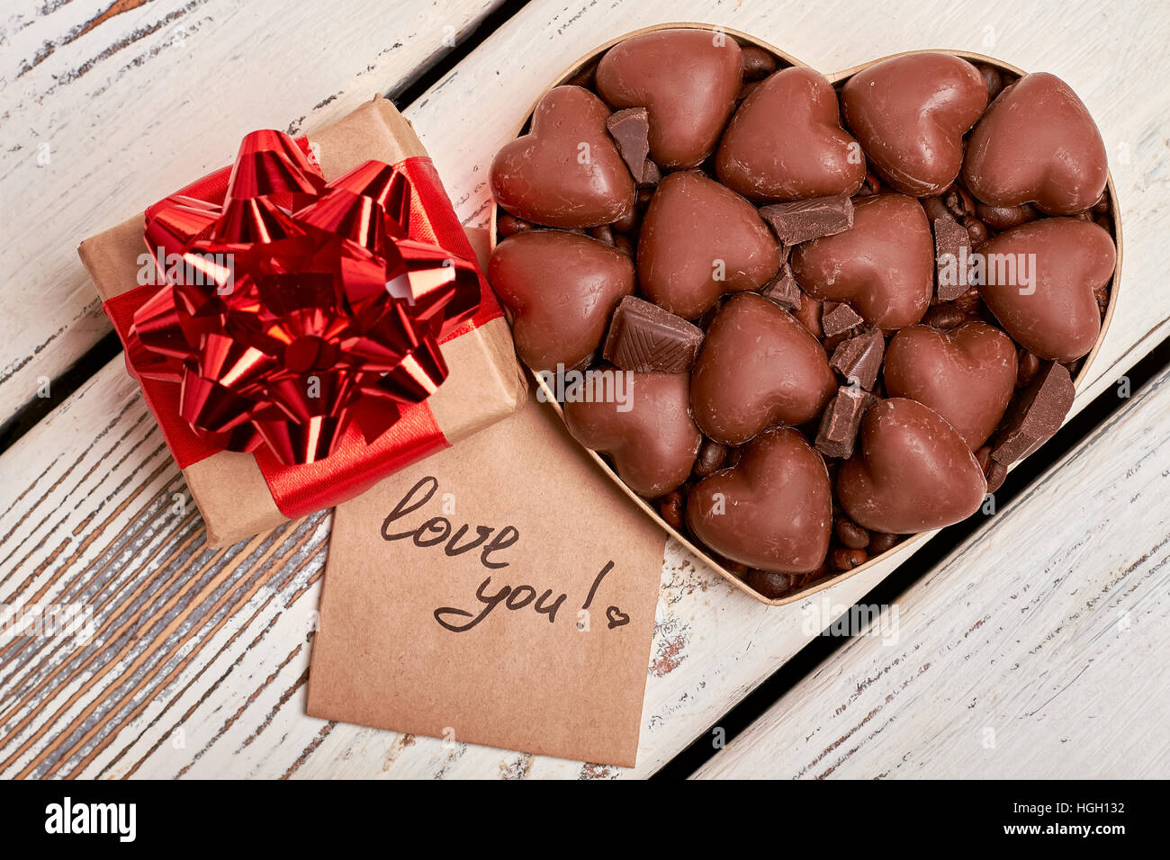 Love you card and chocolates Stock Photo - Alamy