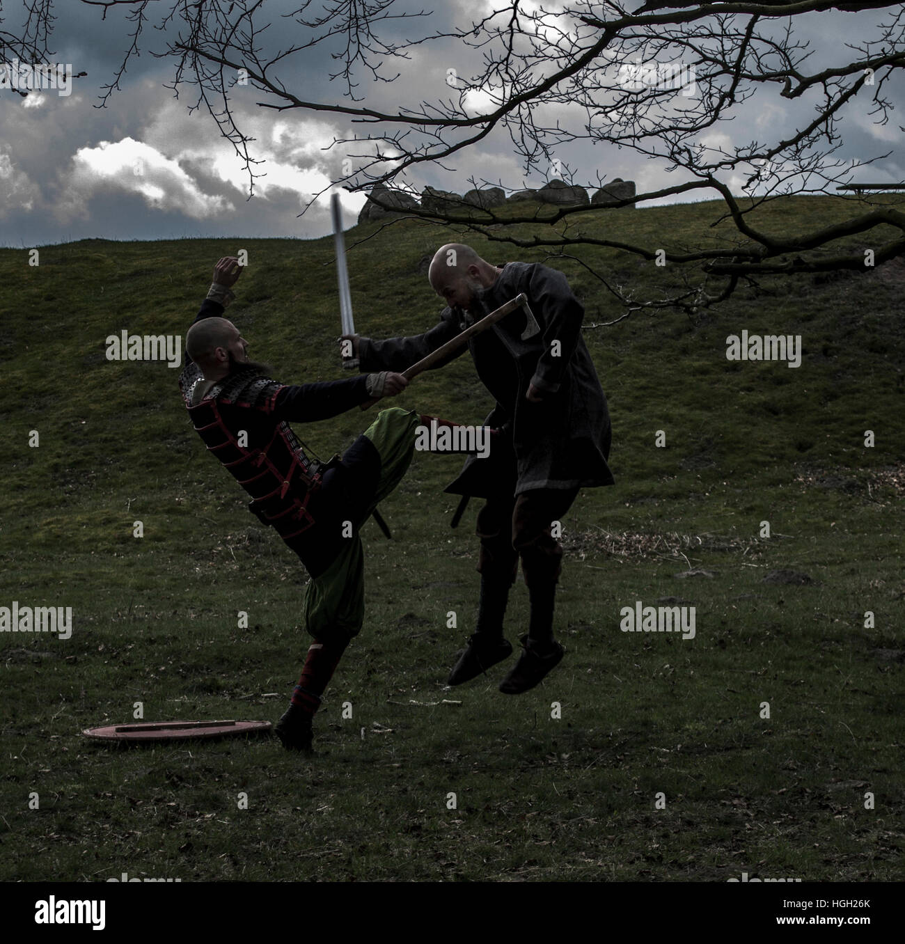Vikings fighting hi-res stock photography and images - Alamy