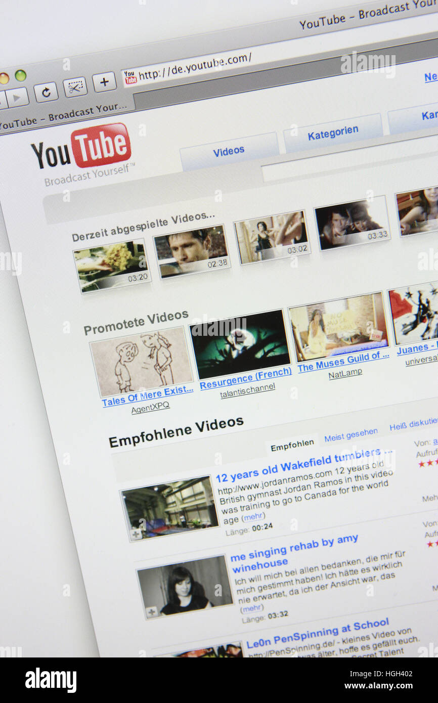 Youtube videos hi-res stock photography and images - Alamy