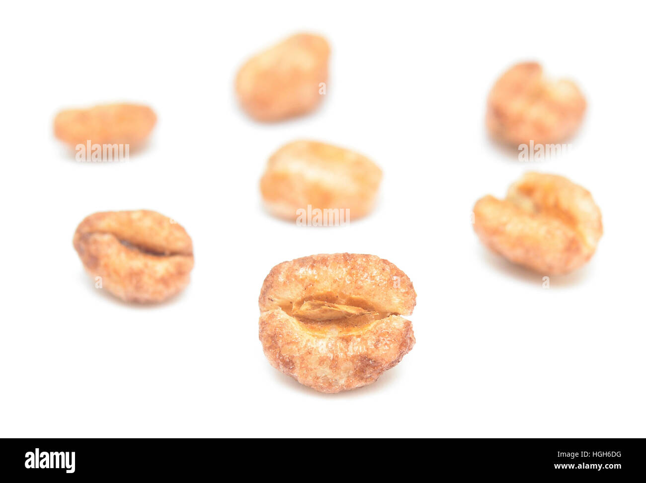 grains of popcorn isolated on white background Stock Photo - Alamy