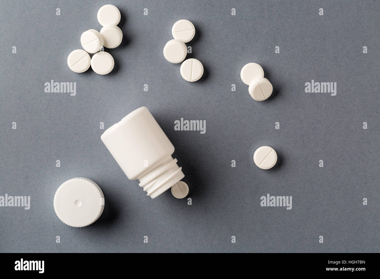 Various white plastic pill bottles and heap of drugs Stock Photo - Alamy