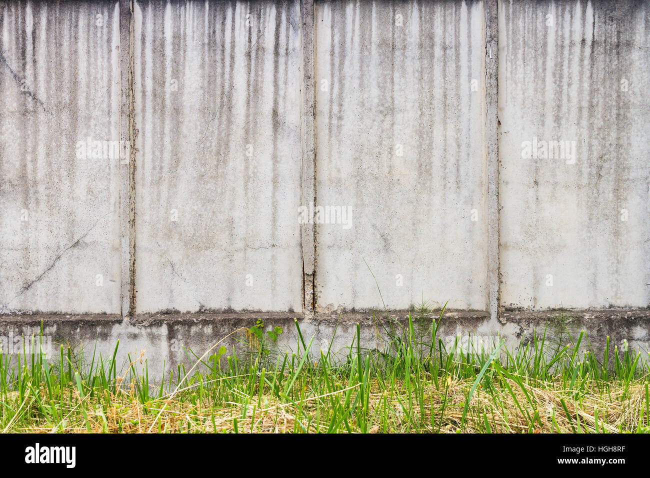 Concrete block wall with green grass Stock Photo - Alamy