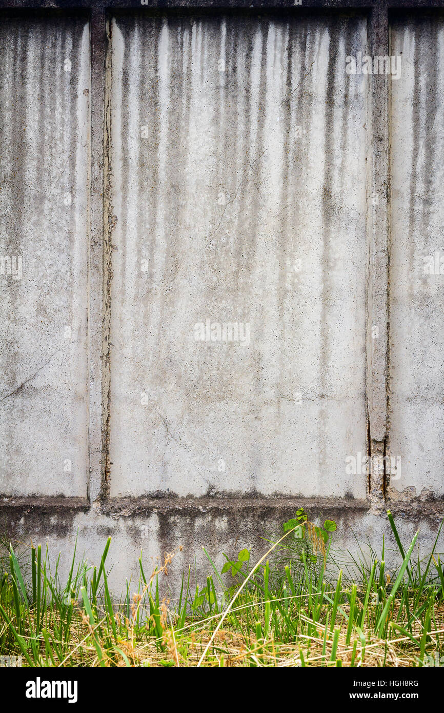Concrete block wall with green grass Stock Photo - Alamy
