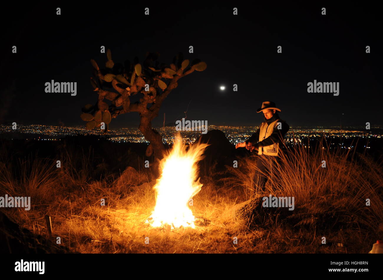 Cowboy campfire hi-res stock photography and images - Alamy