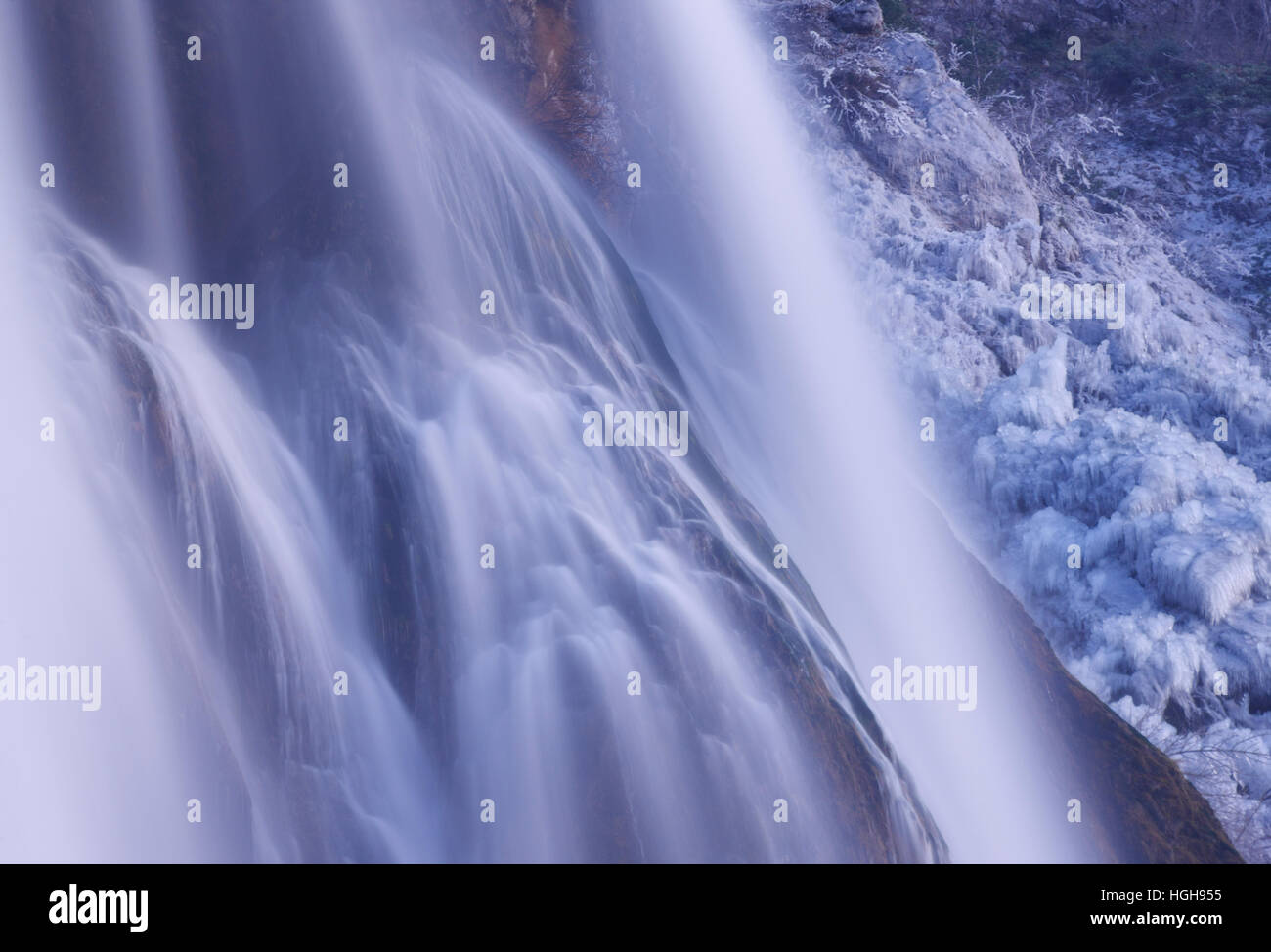 Slow motion water stream floating hi-res stock photography and images ...