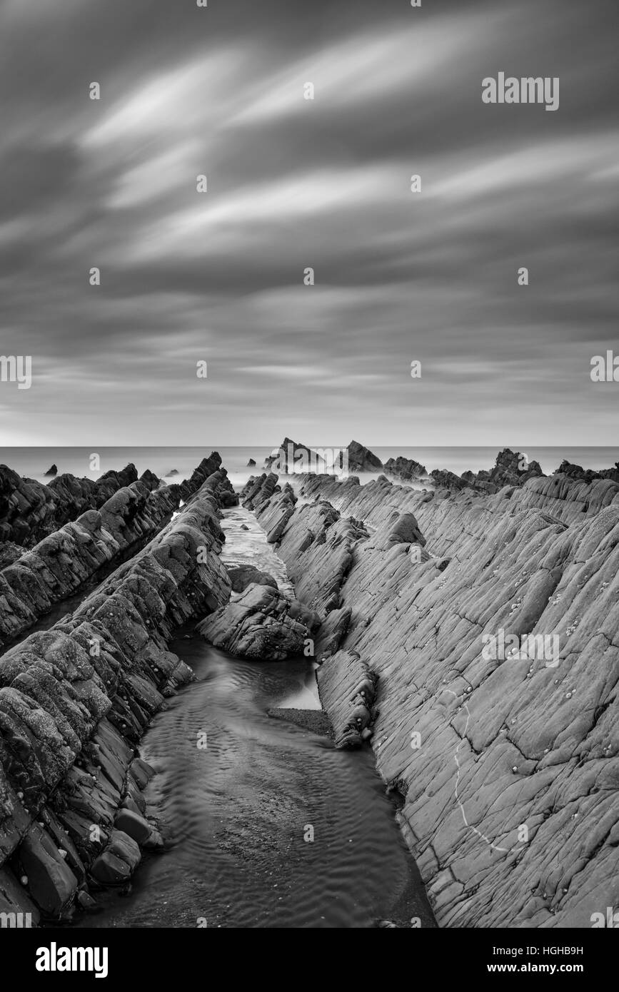 Beach rocks black and white hi-res stock photography and images - Alamy