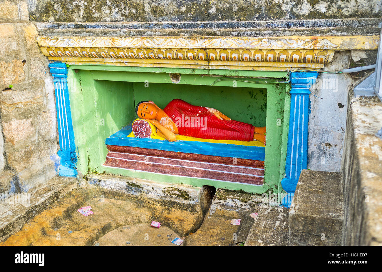 Buddhist temple statue niche hi-res stock photography and images - Alamy