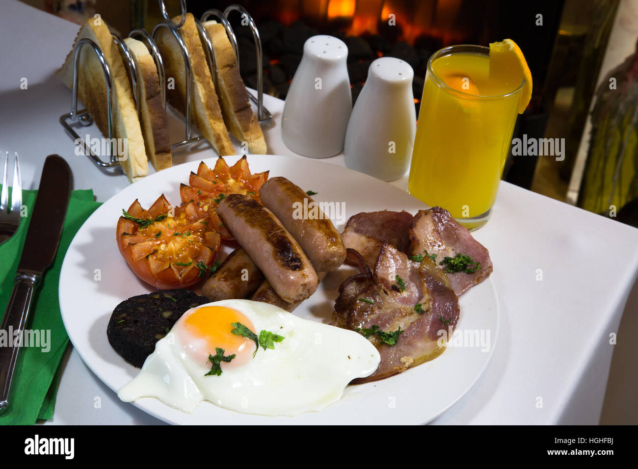 English pub breakfast table setting hi-res stock photography and images ...