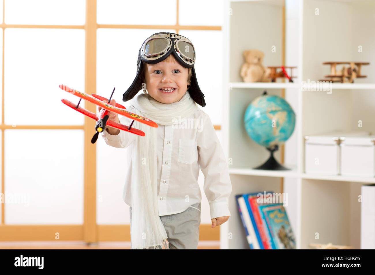 Pilot hat hi-res stock photography and images - Alamy