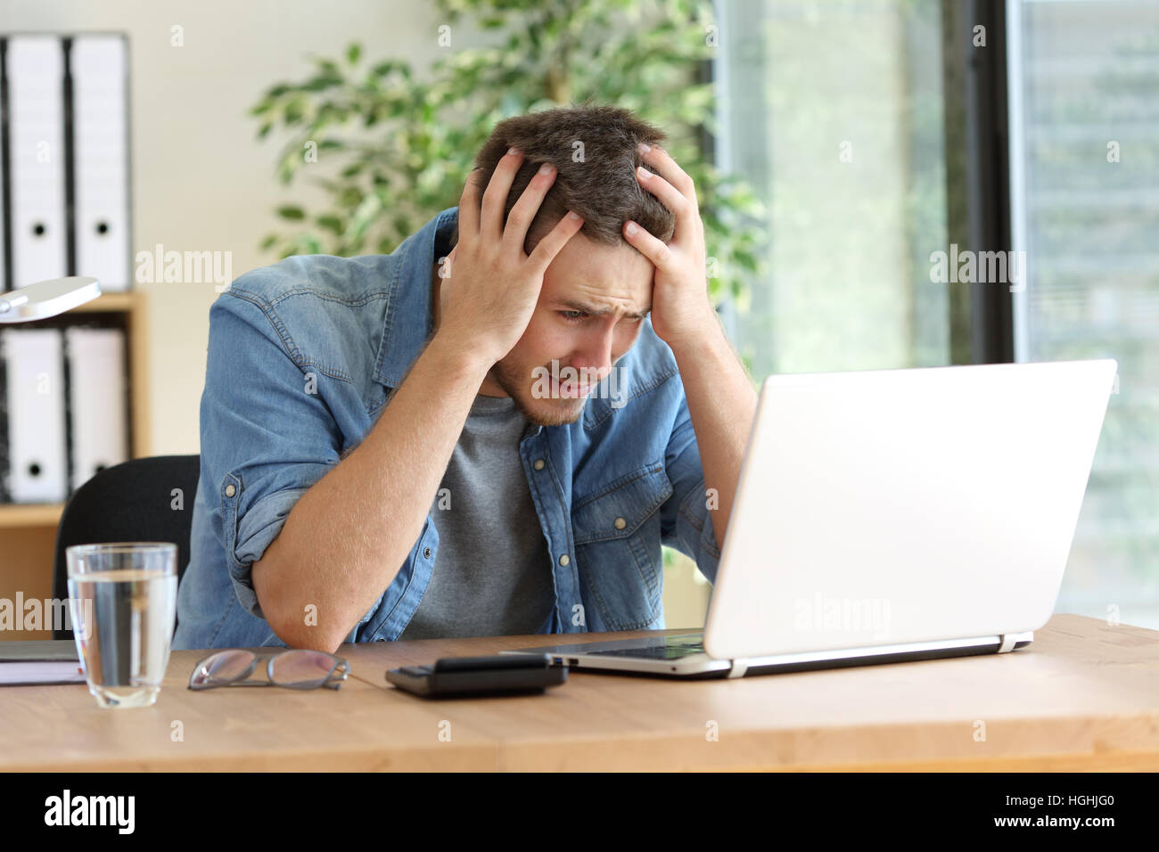 Sad boy computer hi-res stock photography and images - Alamy