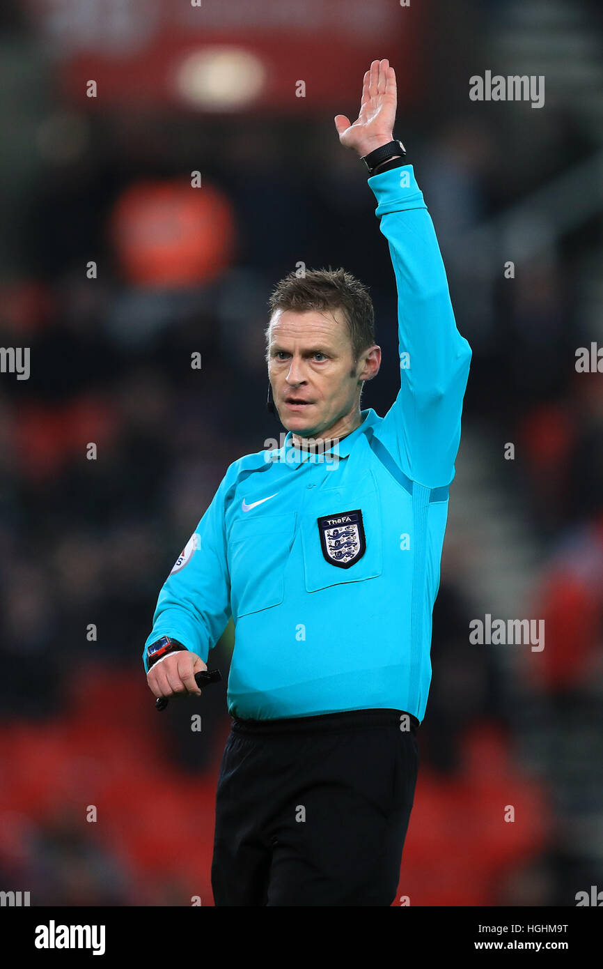 Referee Mike Jones Stock Photo - Alamy