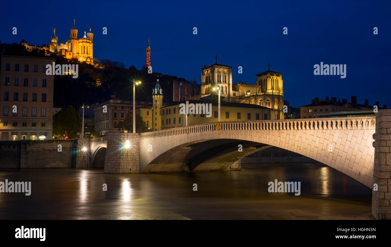 Night view on Leon Stock Photo - Alamy