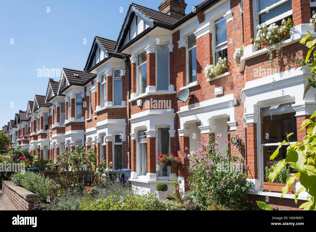 Row houses london hi-res stock photography and images - Alamy
