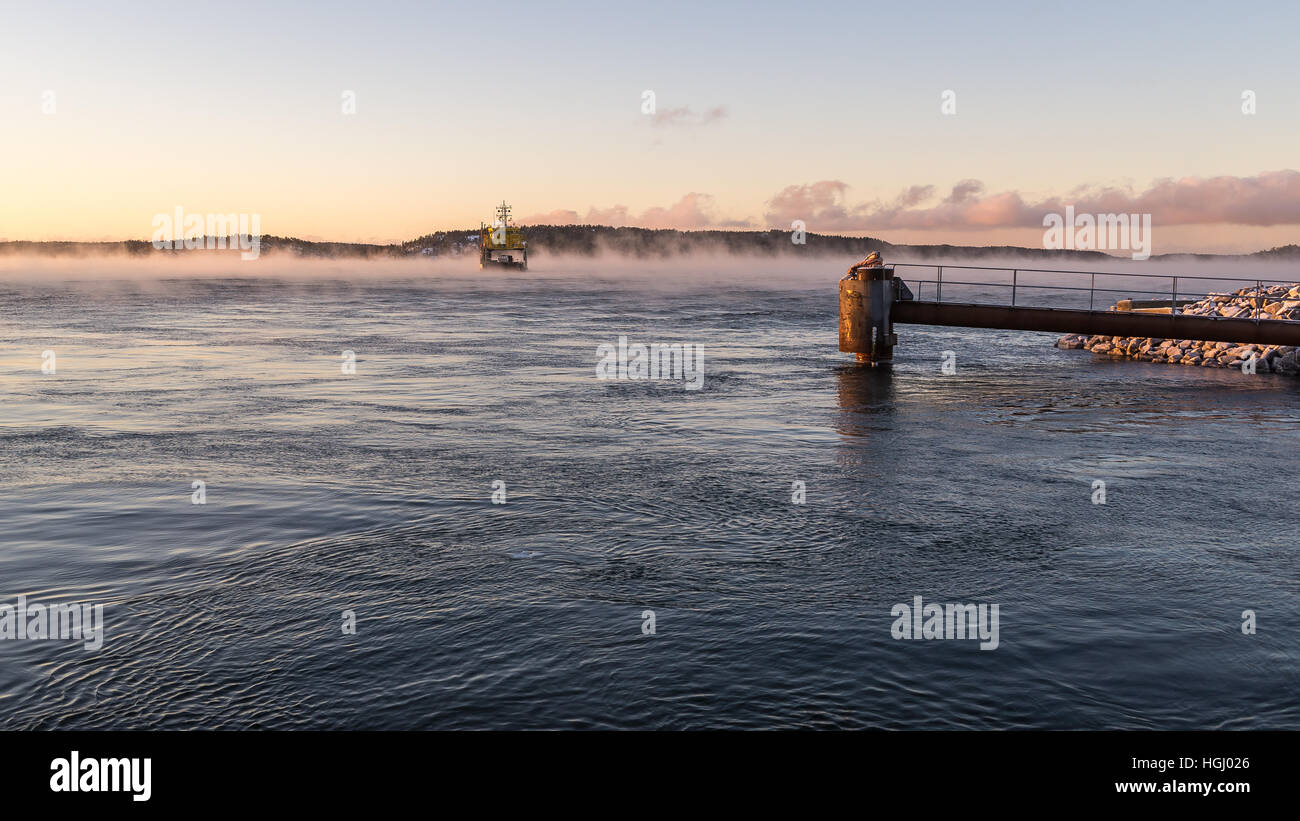 Fog ferry hi-res stock photography and images - Alamy