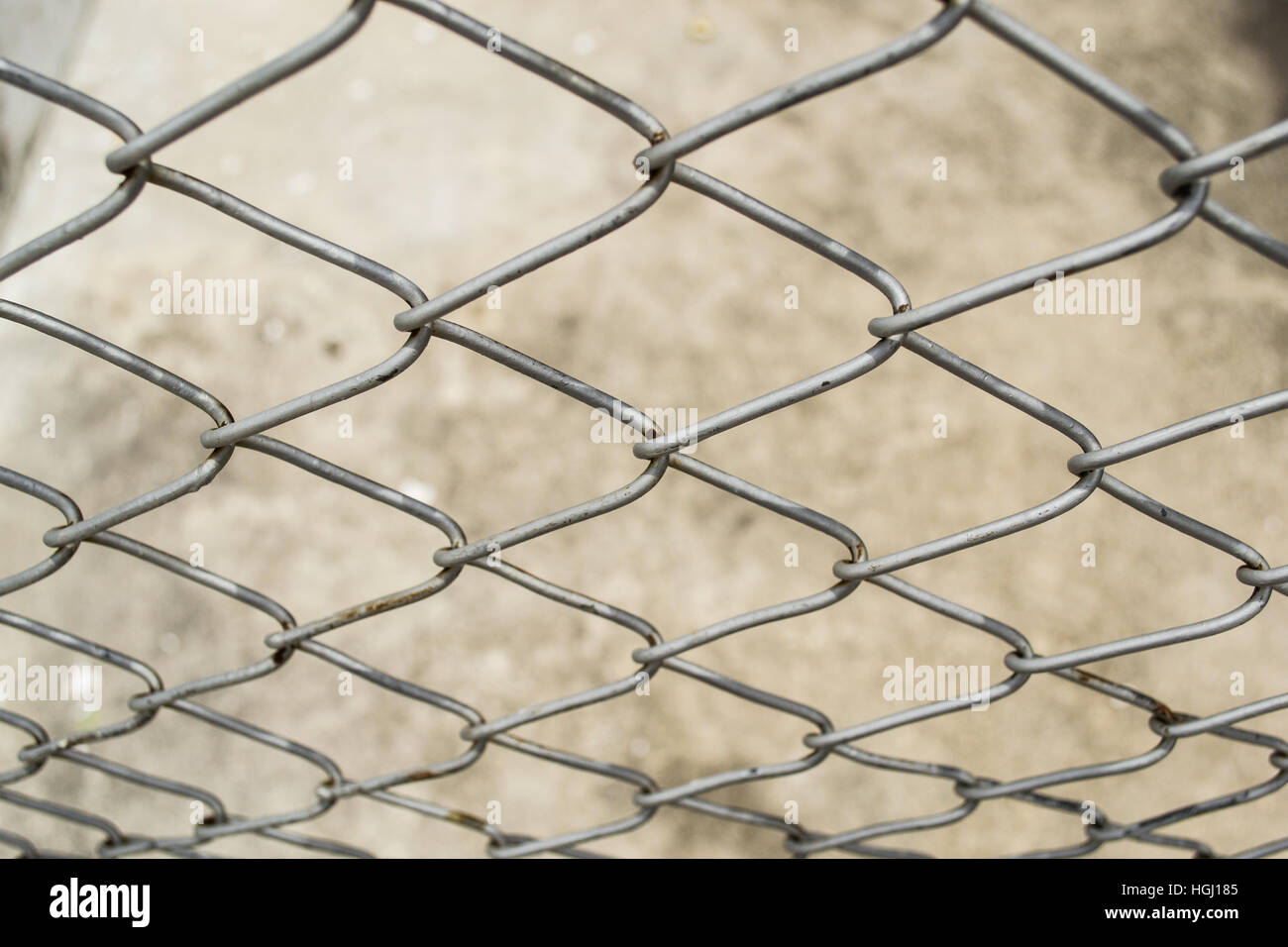 Chain link fence Stock Photo - Alamy